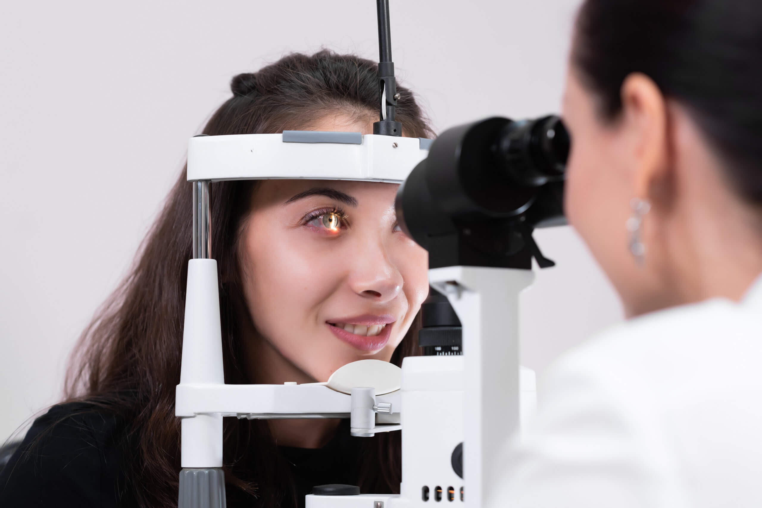 A Beginner’s Guide to Contact Lens Exams and Fittings in Australia - A Colourful World of ...